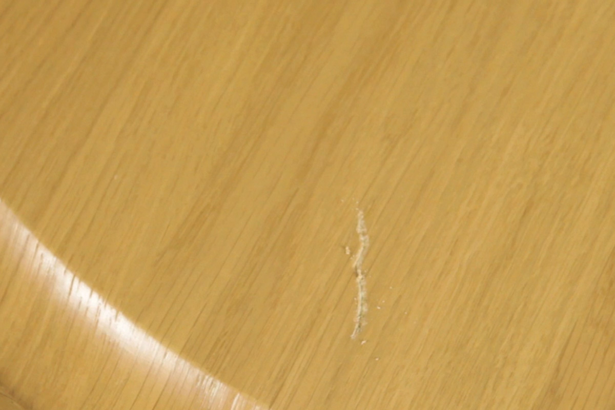 Scatches on a dining table | Heinrich König Shop